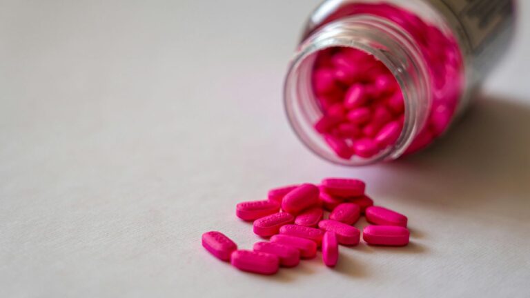 What Is DPH Tripping? The Dangers of Abusing Diphenhydramine