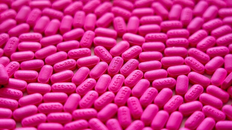 What Is DPH Tripping? The Dangers of Abusing Diphenhydramine